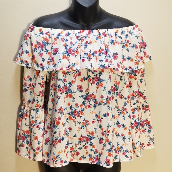 Sienna Sky | Tops | Sienna Sky Small Offshoulder 34 Bell Sleeve | Poshmark